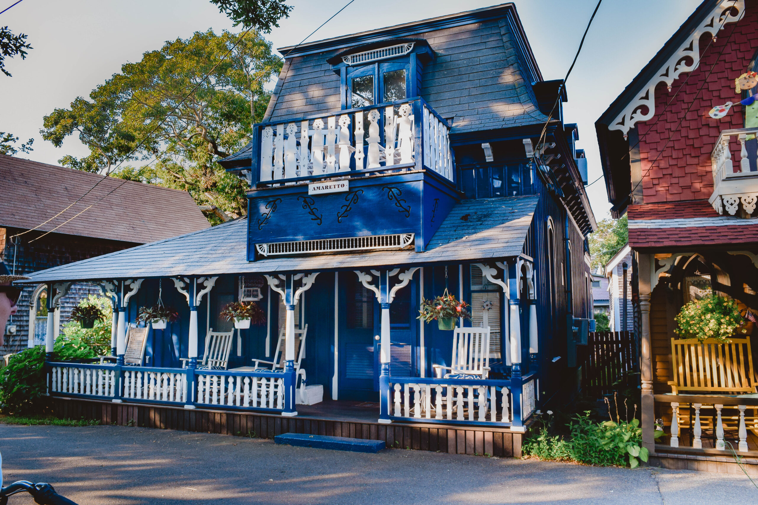 Walking Martha's Vineyard Gingerbread Cottages in Oak Bluffs • Svadore