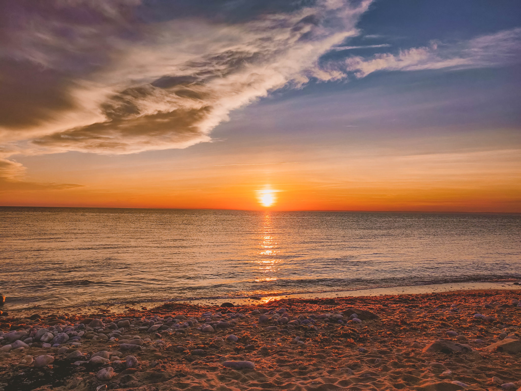 19 Summer & Beach Instagram Captions • SVADORE