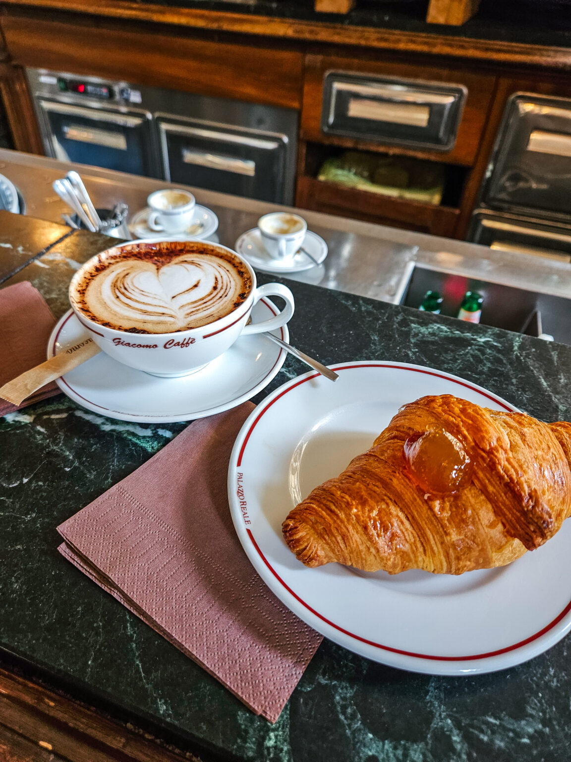 A Review of 6 Best Cafes in Milan, According to a Local • Svadore